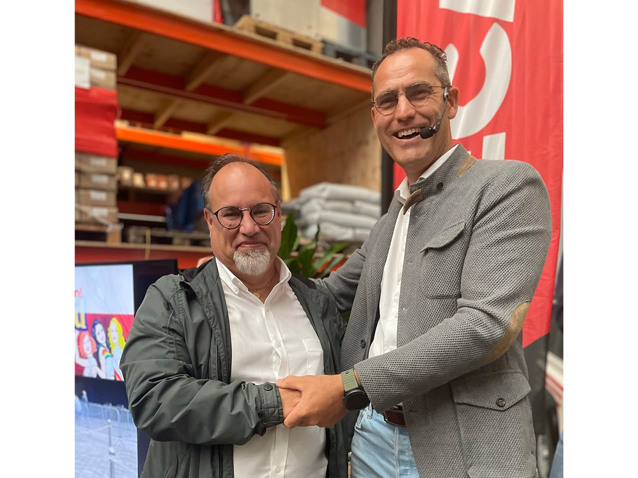 Medewerkers verrassen hun CEO met uniek DNA kunstwerk en vieren 20 jaar ...